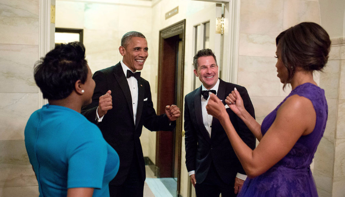 Time to Say Goodbye: Barack & Michelle Obama’s cutest moments