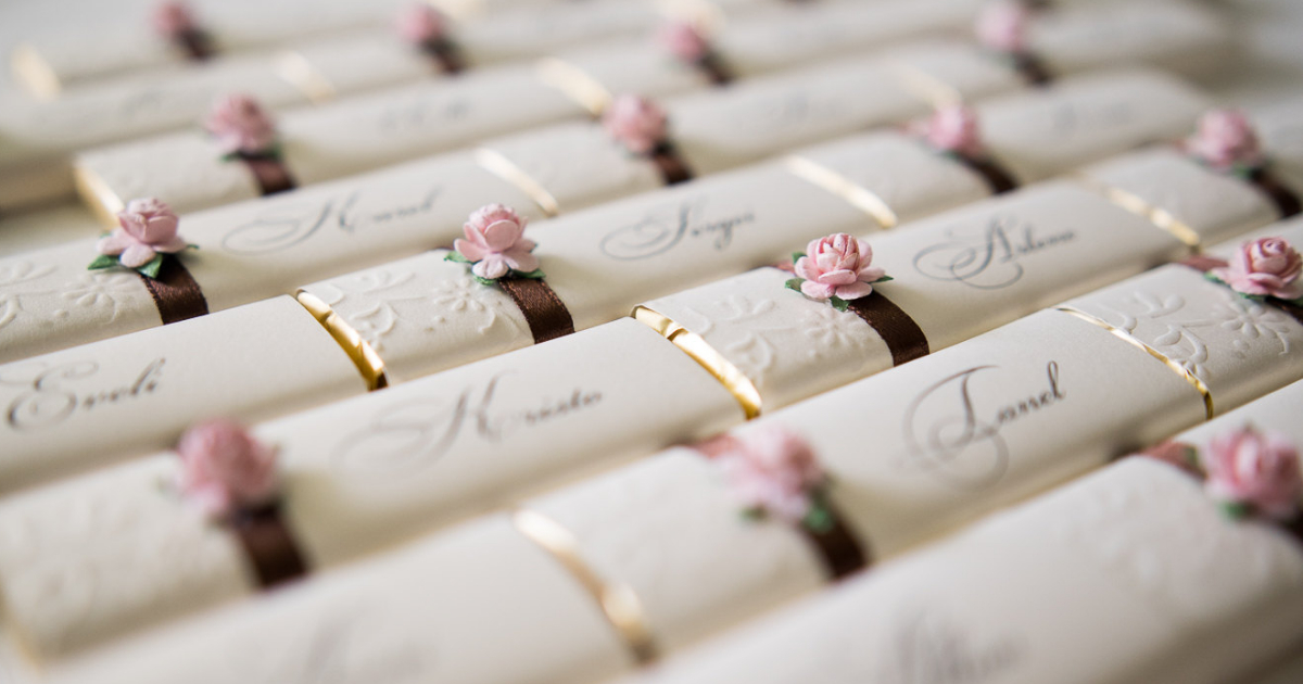 Trending: Edible place cards for a seated wedding